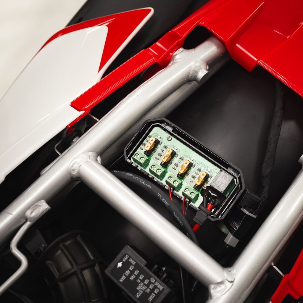 Oxford Motorcycle Junction Box: Easily Connect To Your Motorbike